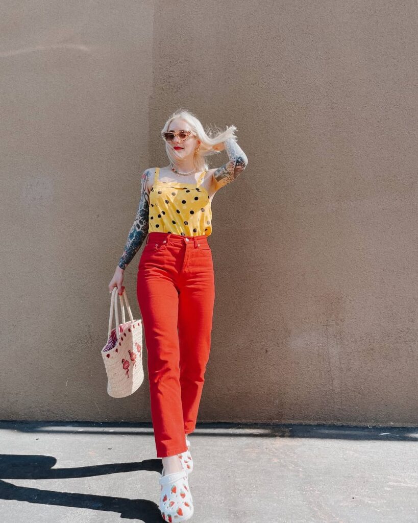 What to Wear with Red Jeans: Easy & Fun Outfit Ideas - Outfit for Women